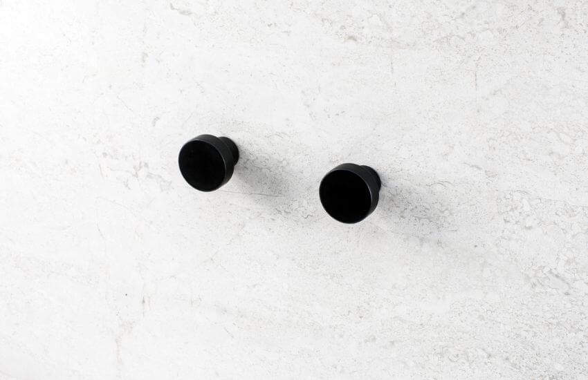 Svarta Krokar - Till hall, kök & badrum | Beslagonline.se