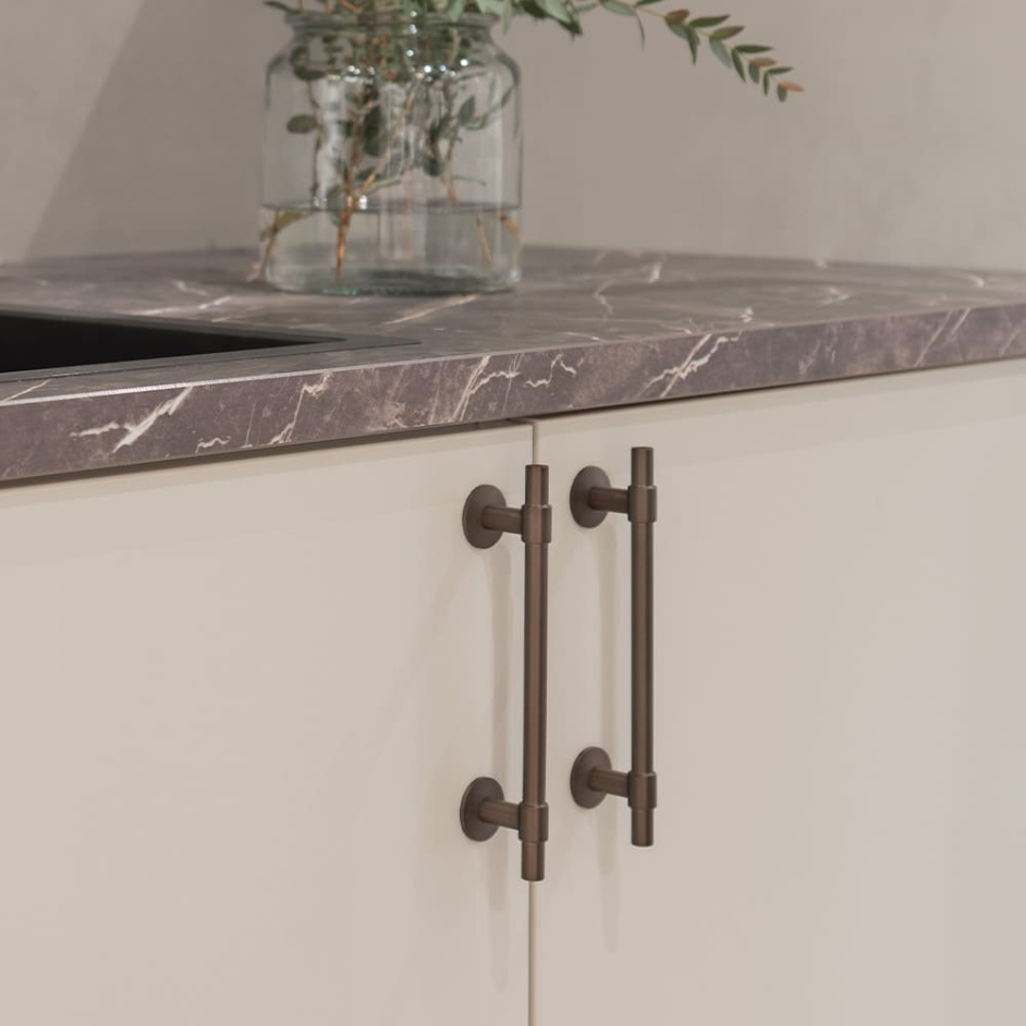 Handtag Uniform - 128mm - Brunerad Mässing | Beslagonline.se