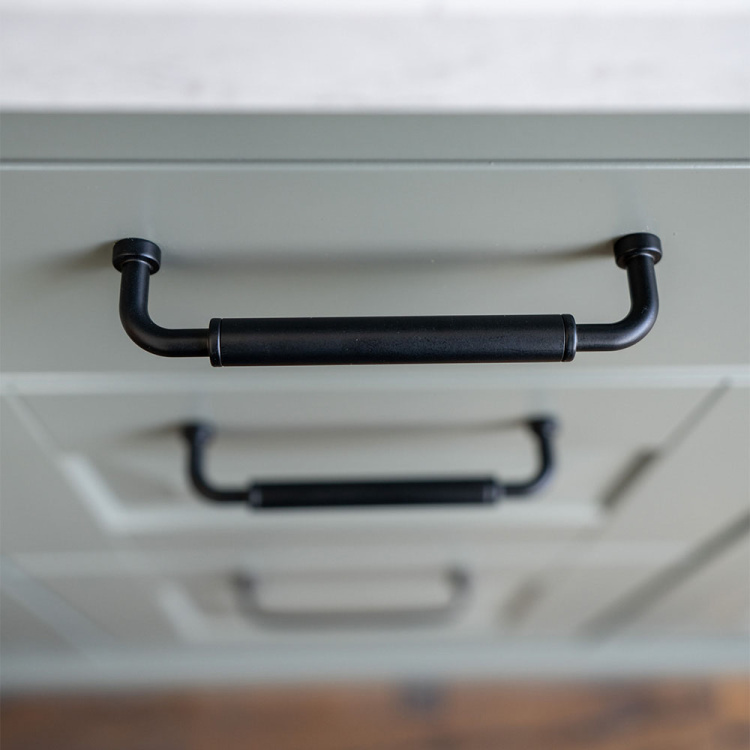 Handtag Brohult M - 128mm - Svart/Svart | Beslagonline.se