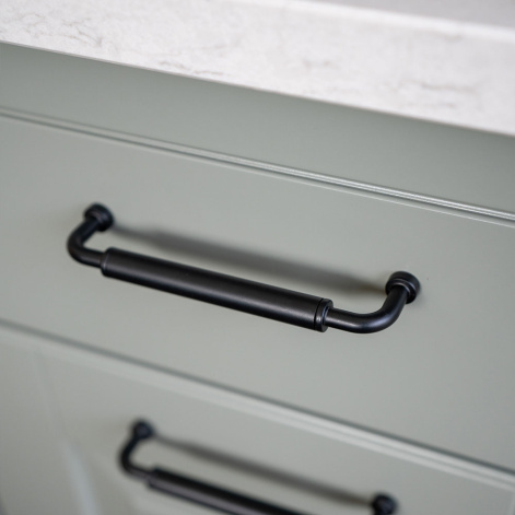 Handtag Brohult M - 128mm - Svart/Svart | Beslagonline.se