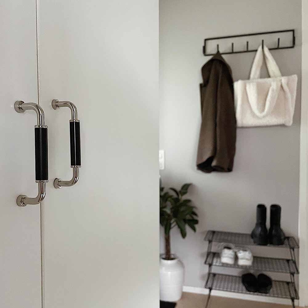 Handtag Brohult M - Förnicklad/Svart | Beslagonline.se